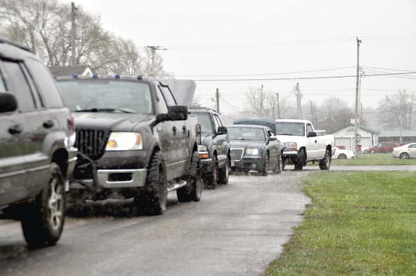 Hundreds turn out for food | News, Sports, Jobs - The Vindicator